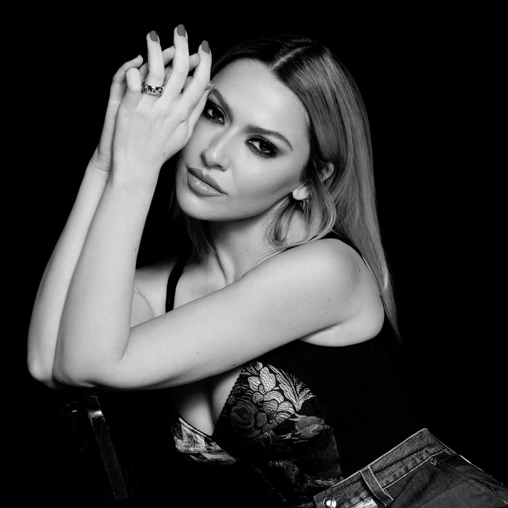 Hadise Songs streamen | RTL+